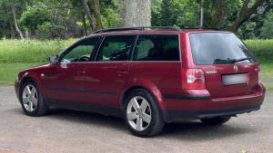 Sarkans Volkswagen Passat 2003 Viļņa, ar dzinēja tilpumu 1.90 L un nobraukumu 338 tūkst. km par 3350 €, foto 5 vietnē AUTOMOTO.COM.LV