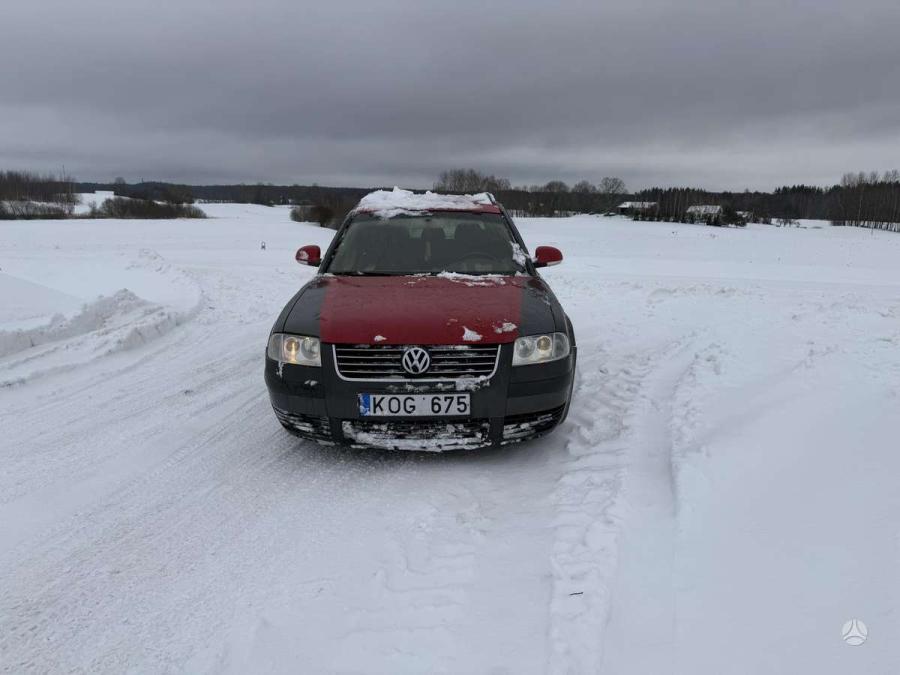 Красный Фольксваген Пассат 2004 в Молетай, объемом двигателя 1.90 л и пробегом 401 тыс. км за 700 €, фото 10 на AUTOMOTO.COM.LV
