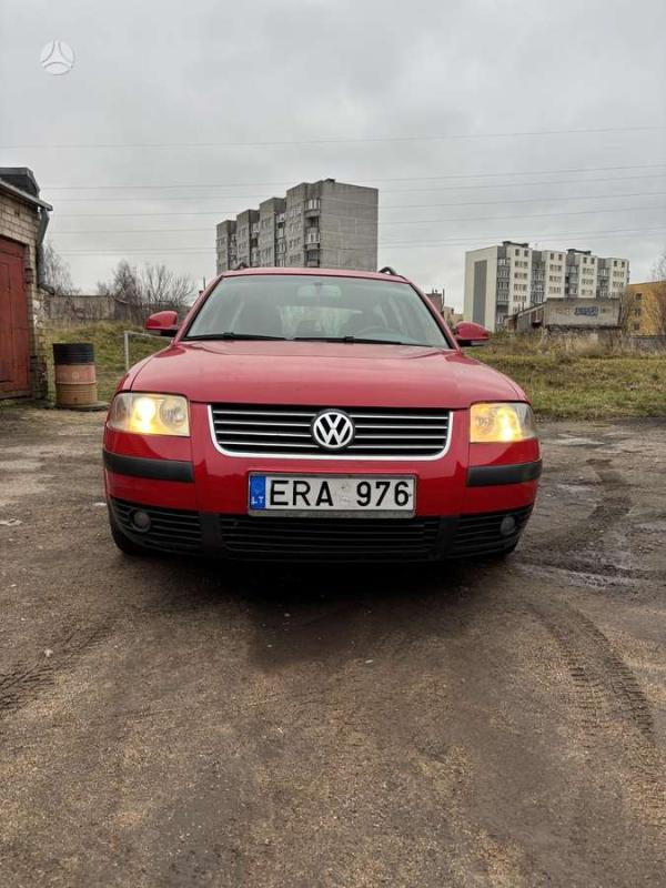 Red Volkswagen Passat 2005 in Alytus, with an engine capacity of 1.90 L and mileage of 205 thousand km for 1200 €, photo 3 on AUTOMOTO.COM.LV