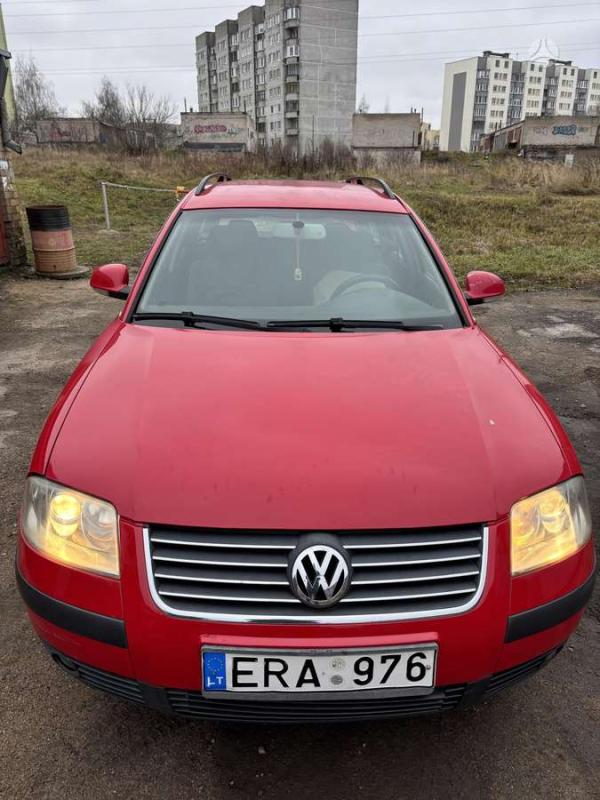 Red Volkswagen Passat 2005 in Alytus, with an engine capacity of 1.90 L and mileage of 205 thousand km for 1200 €, photo 9 on AUTOMOTO.COM.LV