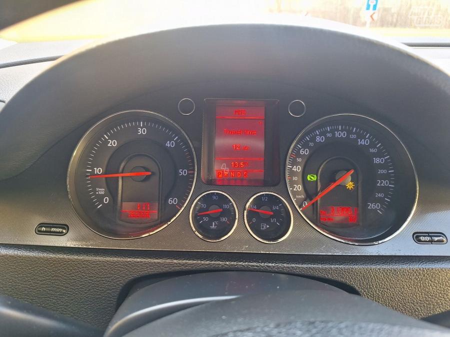 Sarkans Volkswagen Passat 2006 Marijampole, ar dzinēja tilpumu 2.00 L un nobraukumu 313 tūkst. km par 2450 €, foto 8 vietnē AUTOMOTO.COM.LV