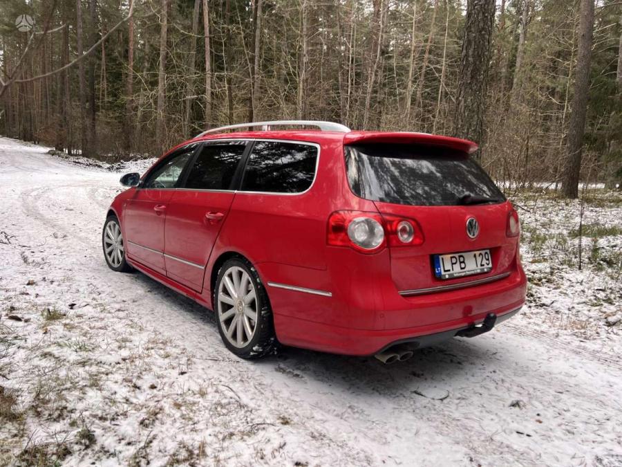 Red Volkswagen Passat 2009 in Vilnius, with an engine capacity of 1.97 L and mileage of 310 thousand km for 2250 €, photo 2 on AUTOMOTO.COM.LV