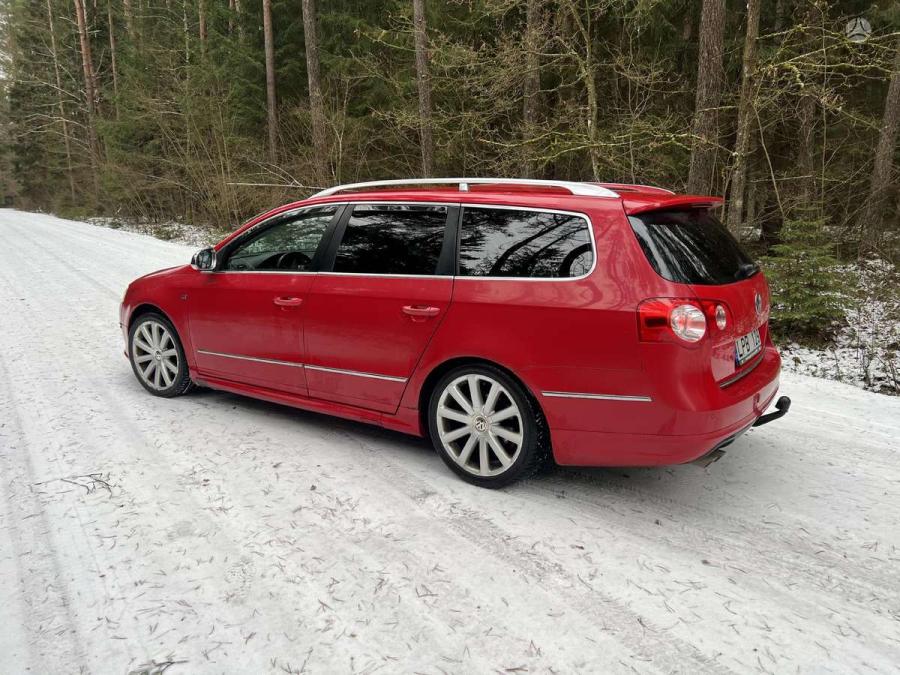 Red Volkswagen Passat 2009 in Vilnius, with an engine capacity of 1.97 L and mileage of 310 thousand km for 2250 €, photo 6 on AUTOMOTO.COM.LV