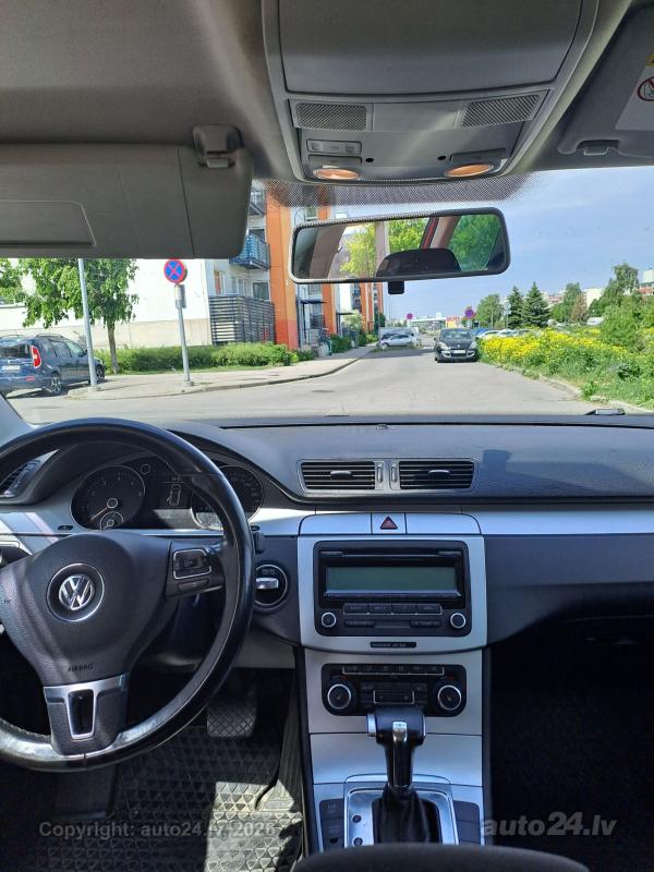 Red Volkswagen Passat 2010 in Tallinn, with an engine capacity of 1.40 L and mileage of 241 thousand km for 3999 €, photo 5 on AUTOMOTO.COM.LV