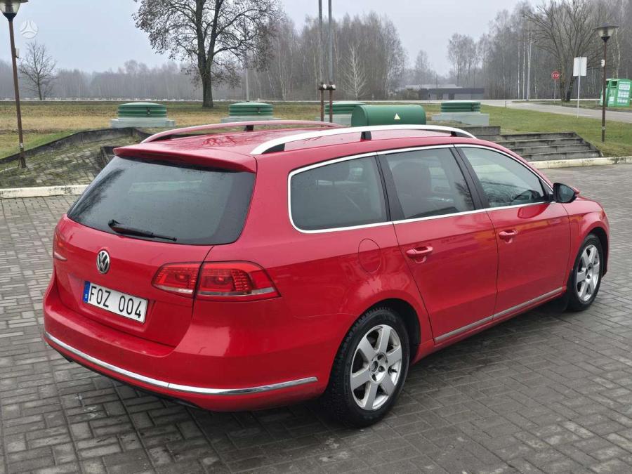 Sarkans Volkswagen Passat 2011 Šauļi, ar dzinēja tilpumu 1.97 L un nobraukumu 370 tūkst. km par 3250 €, foto 4 vietnē AUTOMOTO.COM.LV