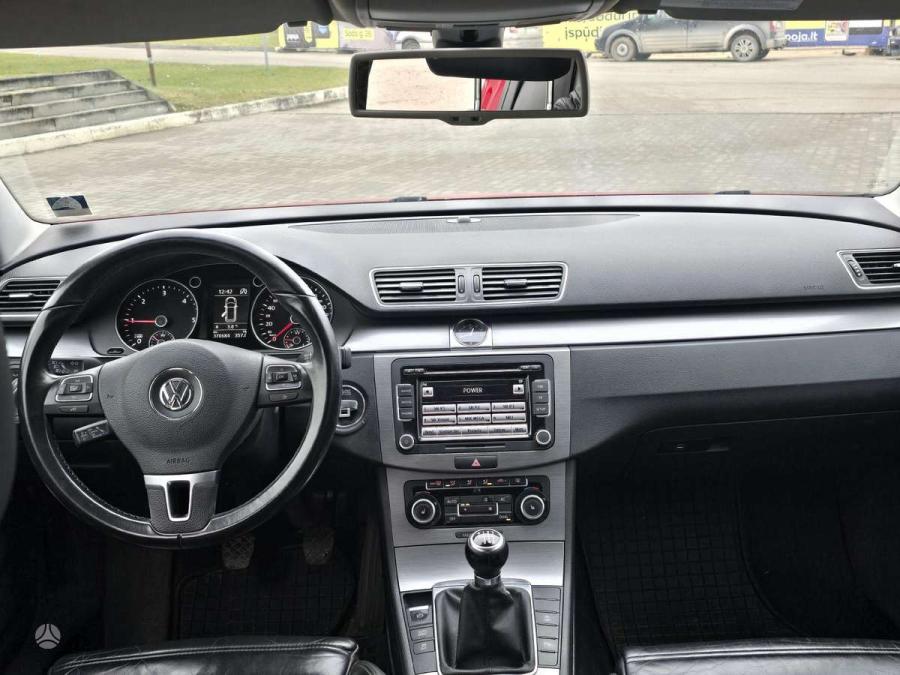 Sarkans Volkswagen Passat 2011 Šauļi, ar dzinēja tilpumu 1.97 L un nobraukumu 370 tūkst. km par 3250 €, foto 12 vietnē AUTOMOTO.COM.LV