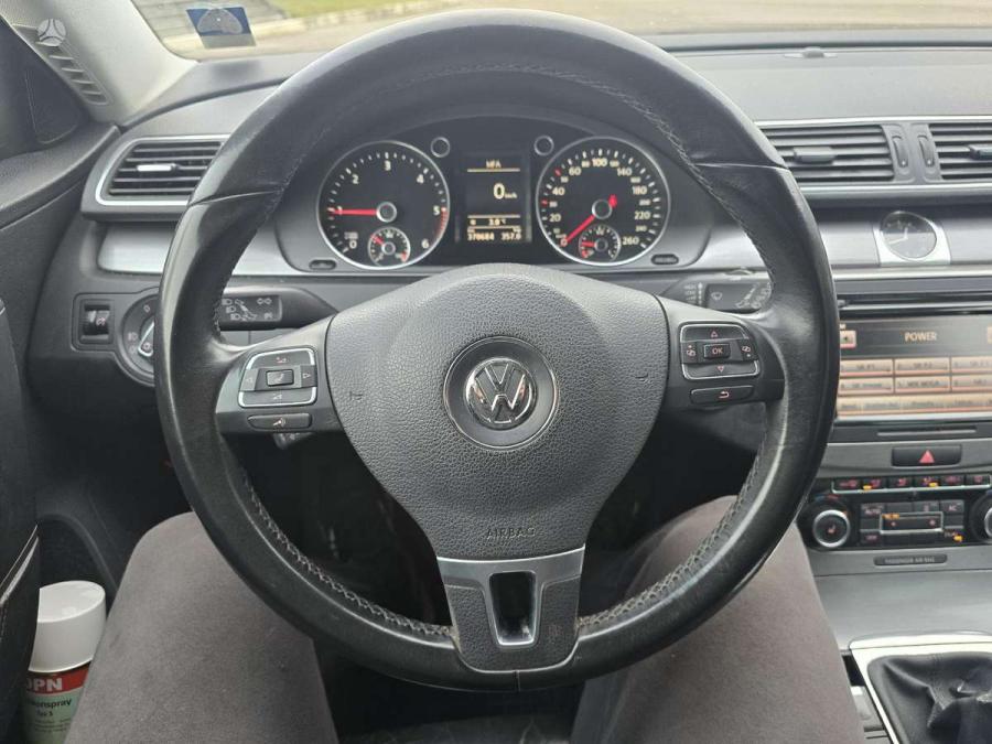 Sarkans Volkswagen Passat 2011 Šauļi, ar dzinēja tilpumu 1.97 L un nobraukumu 370 tūkst. km par 3250 €, foto 16 vietnē AUTOMOTO.COM.LV