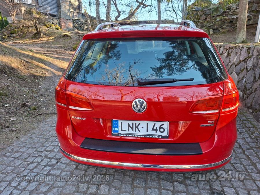 Red Volkswagen Passat 2011 in Tallinn, with an engine capacity of 1.40 L and mileage of 260 thousand km for 4900 €, photo 4 on AUTOMOTO.COM.LV