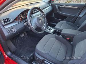 Red Volkswagen Passat 2011 in Tallinn, with an engine capacity of 1.40 L and mileage of 260 thousand km for 4900 €, photo 6 on AUTOMOTO.COM.LV