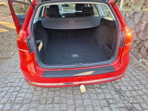 Red Volkswagen Passat 2011 in Tallinn, with an engine capacity of 1.40 L and mileage of 260 thousand km for 4900 €, photo 10 on AUTOMOTO.COM.LV