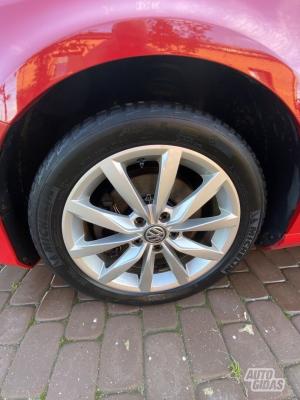 Red Volkswagen Passat 2011 in Vilnius, with an engine capacity of 1.80 L and mileage of 235 thousand km for 4350 €, photo 17 on AUTOMOTO.COM.LV