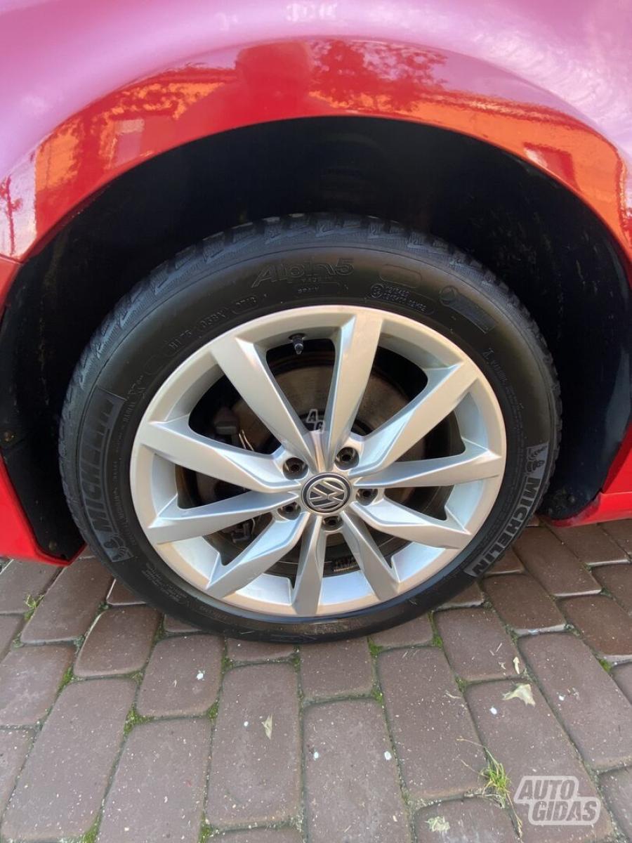 Red Volkswagen Passat 2011 in Vilnius, with an engine capacity of 1.80 L and mileage of 235 thousand km for 4350 €, photo 17 on AUTOMOTO.COM.LV