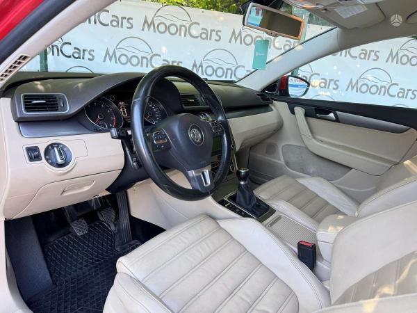 Sarkans Volkswagen Passat 2011 Viļņa, ar dzinēja tilpumu 1.40 L un nobraukumu 238 tūkst. km par 4000 €, foto 9 vietnē AUTOMOTO.COM.LV
