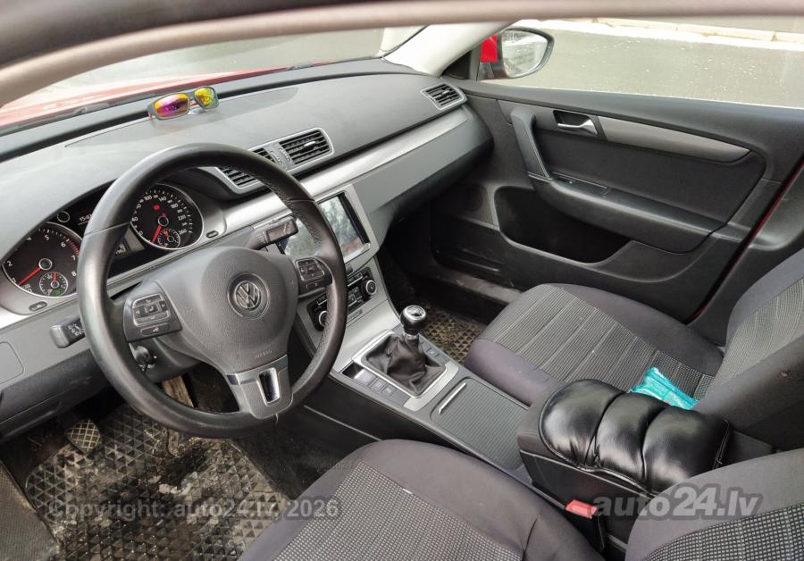 Red Volkswagen Passat 2011 in Tallinn, with an engine capacity of 1.40 L and mileage of 261 thousand km for 3500 €, photo 23 on AUTOMOTO.COM.LV