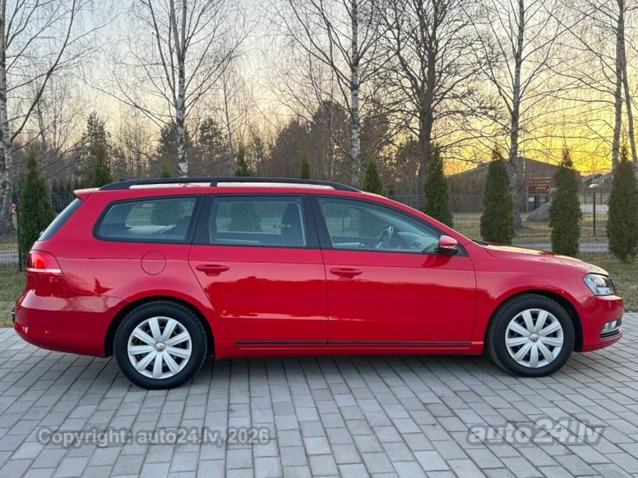 Red Volkswagen Passat 2012 in Tartu, with an engine capacity of 1.60 L and mileage of 263 thousand km for 5990 €, photo 11 on AUTOMOTO.COM.LV