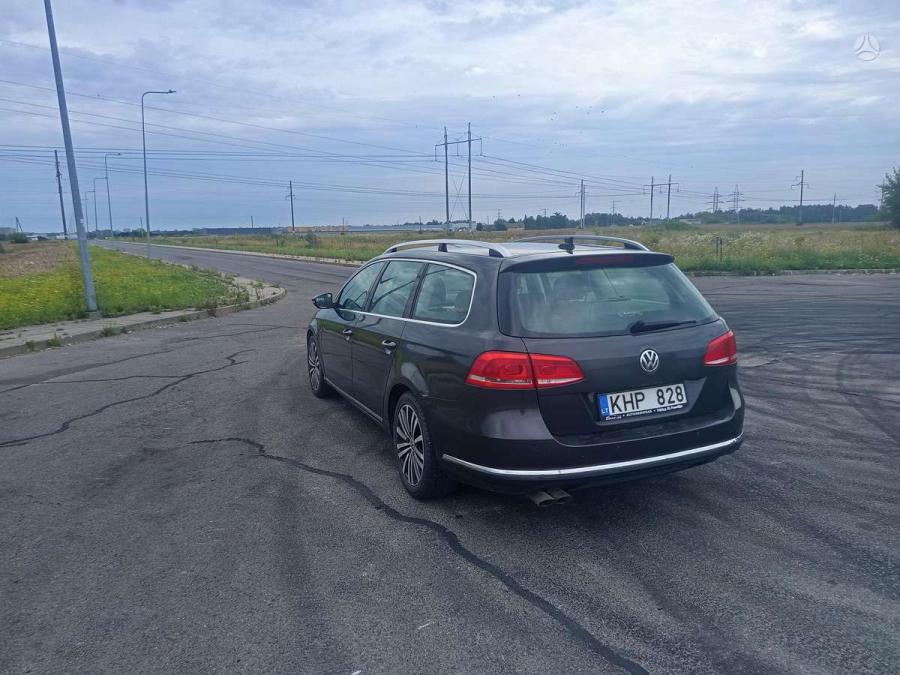 Sarkans Volkswagen Passat 2012 Panevēža, ar dzinēja tilpumu 1.97 L un nobraukumu 259 tūkst. km par 4200 €, foto 6 vietnē AUTOMOTO.COM.LV