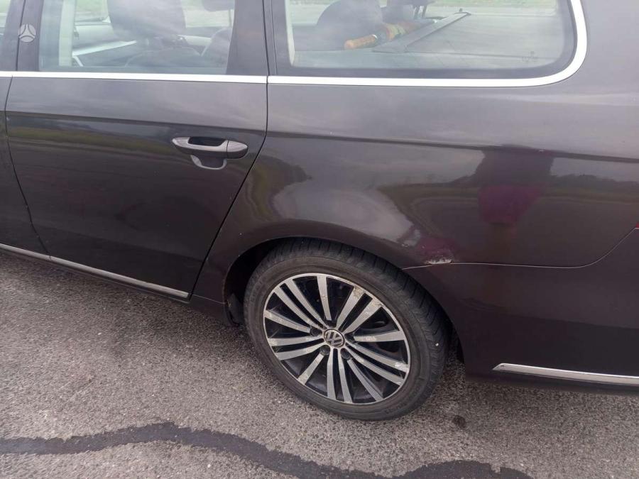 Sarkans Volkswagen Passat 2012 Panevēža, ar dzinēja tilpumu 1.97 L un nobraukumu 259 tūkst. km par 4200 €, foto 7 vietnē AUTOMOTO.COM.LV
