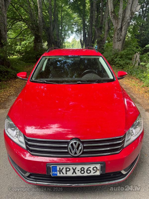 Red Volkswagen Passat 2012 in Valga, with an engine capacity of 1.60 L and mileage of 400 thousand km for 3800 €, photo 2 on AUTOMOTO.COM.LV