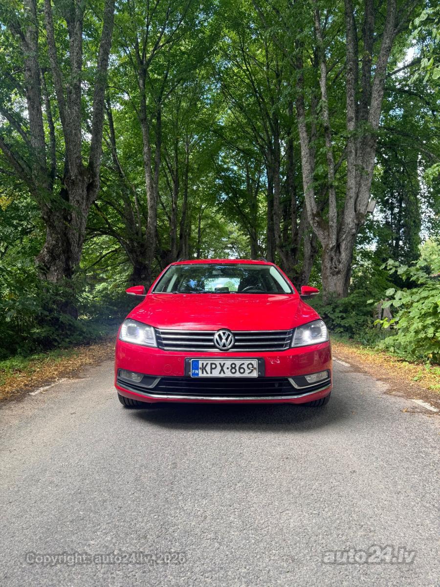 Red Volkswagen Passat 2012 in Valga, with an engine capacity of 1.60 L and mileage of 400 thousand km for 3800 €, photo 1 on AUTOMOTO.COM.LV