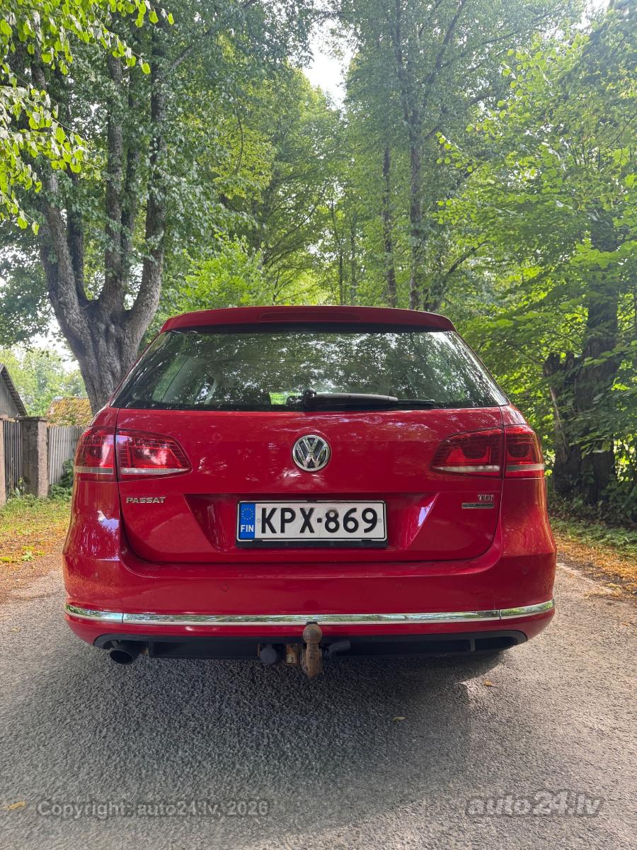 Red Volkswagen Passat 2012 in Valga, with an engine capacity of 1.60 L and mileage of 400 thousand km for 3800 €, photo 6 on AUTOMOTO.COM.LV