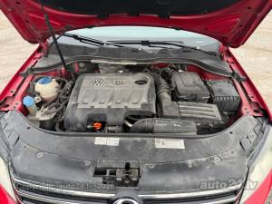 Red Volkswagen Passat 2012 in Tallinn, with an engine capacity of 2.00 L and mileage of 292 thousand km for 4000 €, photo 12 on AUTOMOTO.COM.LV