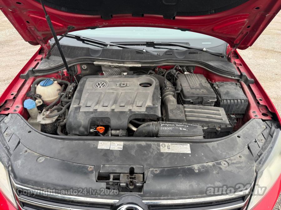 Red Volkswagen Passat 2012 in Tallinn, with an engine capacity of 2.00 L and mileage of 292 thousand km for 4000 €, photo 12 on AUTOMOTO.COM.LV