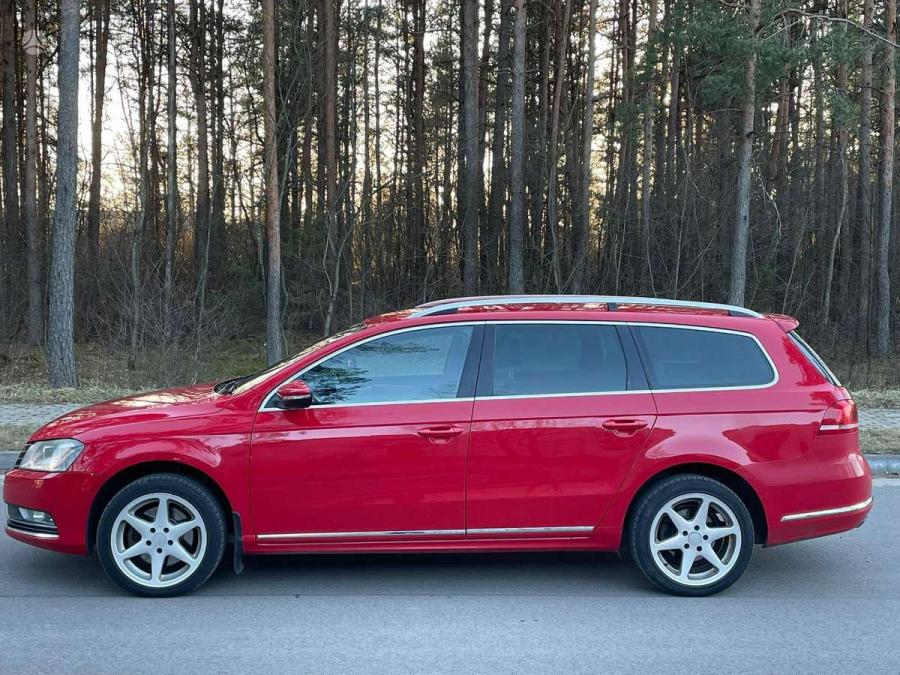Sarkans Volkswagen Passat 2013 Varėna, ar dzinēja tilpumu 1.97 L un nobraukumu 264 tūkst. km par 4800 €, foto 4 vietnē AUTOMOTO.COM.LV