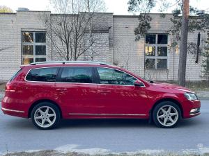 Sarkans Volkswagen Passat 2013 Varėna, ar dzinēja tilpumu 1.97 L un nobraukumu 264 tūkst. km par 4800 €, foto 8 vietnē AUTOMOTO.COM.LV