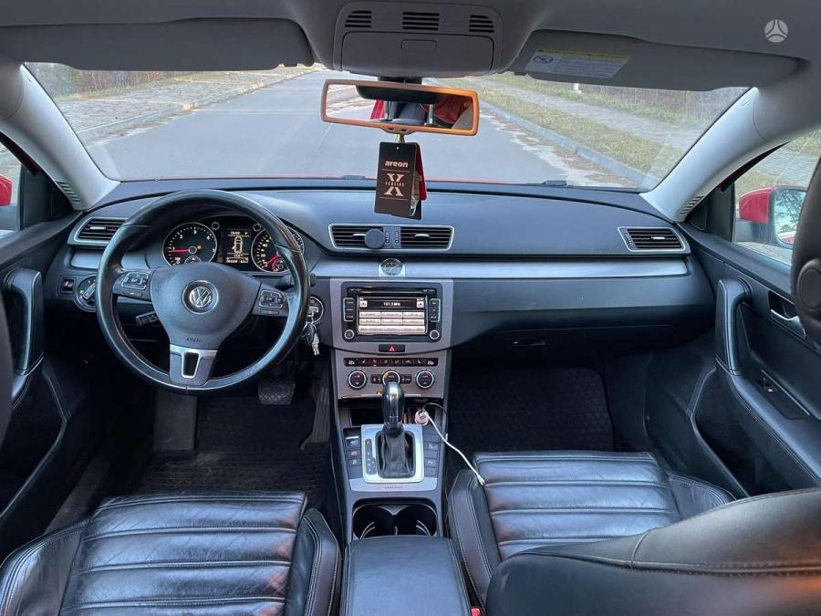 Sarkans Volkswagen Passat 2013 Varėna, ar dzinēja tilpumu 1.97 L un nobraukumu 264 tūkst. km par 4800 €, foto 14 vietnē AUTOMOTO.COM.LV