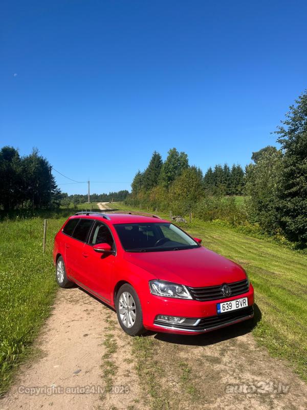 Red Volkswagen Passat 2013 in Tallinn, with an engine capacity of 2.00 L and mileage of 332 thousand km for 6699 €, photo 3 on AUTOMOTO.COM.LV