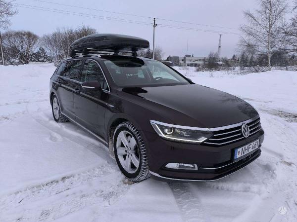 Red Volkswagen Passat 2015 in Plunge, with an engine capacity of 2.00 L and mileage of 299 thousand km for 10950 €, photo 3 on AUTOMOTO.COM.LV