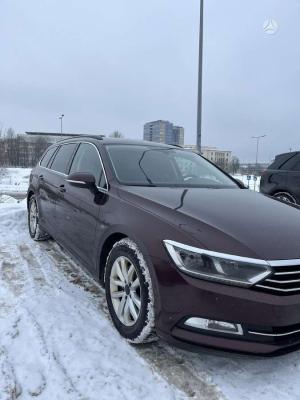 Sarkans Volkswagen Passat 2015 Viļņa, ar dzinēja tilpumu 1.97 L un nobraukumu 328 tūkst. km par 7200 €, foto 2 vietnē AUTOMOTO.COM.LV