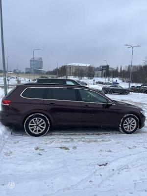 Sarkans Volkswagen Passat 2015 Viļņa, ar dzinēja tilpumu 1.97 L un nobraukumu 328 tūkst. km par 7200 €, foto 4 vietnē AUTOMOTO.COM.LV