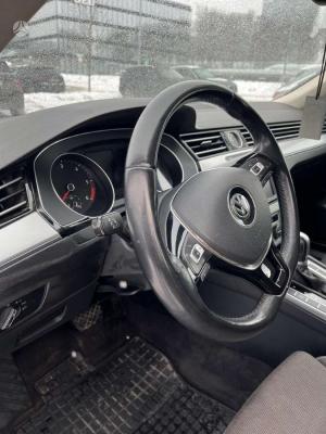 Sarkans Volkswagen Passat 2015 Viļņa, ar dzinēja tilpumu 1.97 L un nobraukumu 328 tūkst. km par 7200 €, foto 11 vietnē AUTOMOTO.COM.LV