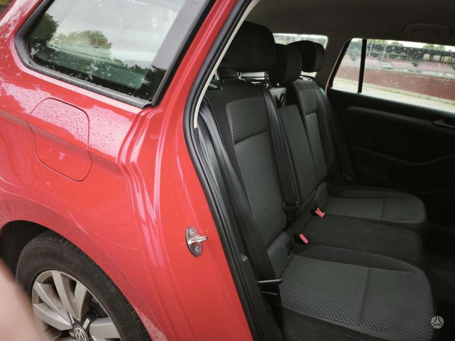 Red Volkswagen Passat 2015 in Telschi, with an engine capacity of 1.60 L and mileage of 345 thousand km for 6200 €, photo 12 on AUTOMOTO.COM.LV