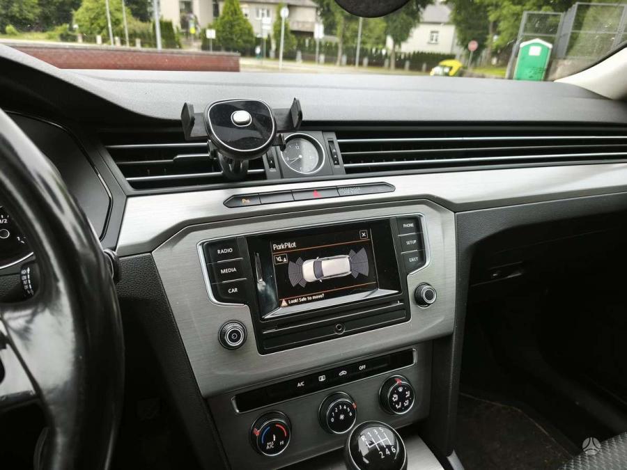 Red Volkswagen Passat 2015 in Telschi, with an engine capacity of 1.60 L and mileage of 345 thousand km for 6200 €, photo 15 on AUTOMOTO.COM.LV