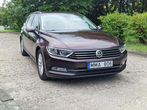 Red Volkswagen Passat 2015 in Vilnius, with an engine capacity of 1.60 L and mileage of 370 thousand km for 7450 €, photo 4 on AUTOMOTO.COM.LV