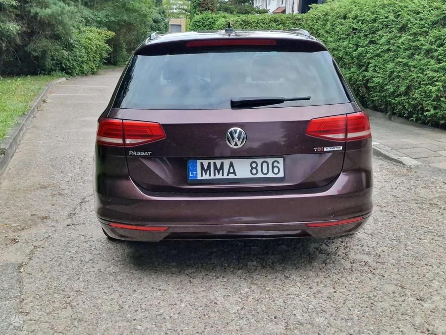 Red Volkswagen Passat 2015 in Vilnius, with an engine capacity of 1.60 L and mileage of 370 thousand km for 7450 €, photo 7 on AUTOMOTO.COM.LV