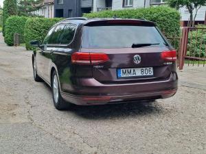 Red Volkswagen Passat 2015 in Vilnius, with an engine capacity of 1.60 L and mileage of 370 thousand km for 7450 €, photo 8 on AUTOMOTO.COM.LV