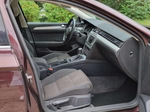 Red Volkswagen Passat 2015 in Vilnius, with an engine capacity of 1.60 L and mileage of 370 thousand km for 7450 €, photo 11 on AUTOMOTO.COM.LV