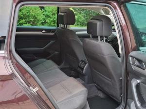 Red Volkswagen Passat 2015 in Vilnius, with an engine capacity of 1.60 L and mileage of 370 thousand km for 7450 €, photo 12 on AUTOMOTO.COM.LV