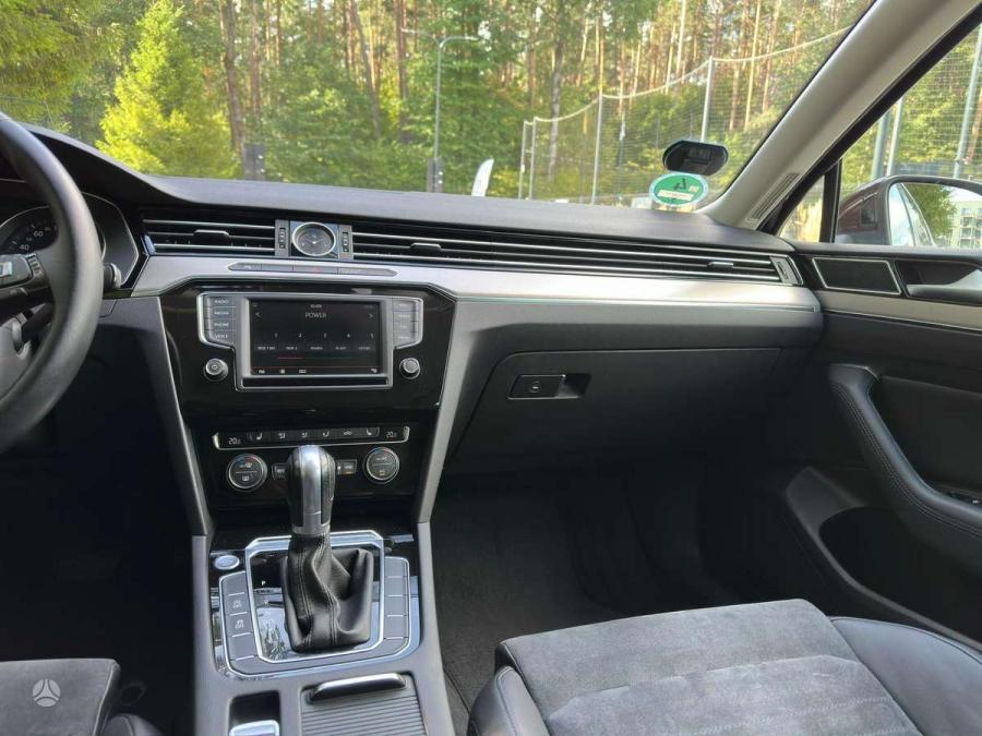 Sarkans Volkswagen Passat 2016 Viļņa, ar dzinēja tilpumu 1.97 L un nobraukumu 338 tūkst. km par 11900 €, foto 22 vietnē AUTOMOTO.COM.LV