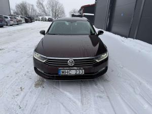 Sarkans Volkswagen Passat 2017 Viļņa, ar dzinēja tilpumu 1.97 L un nobraukumu 278 tūkst. km par 11800 €, foto  vietnē AUTOMOTO.COM.LV