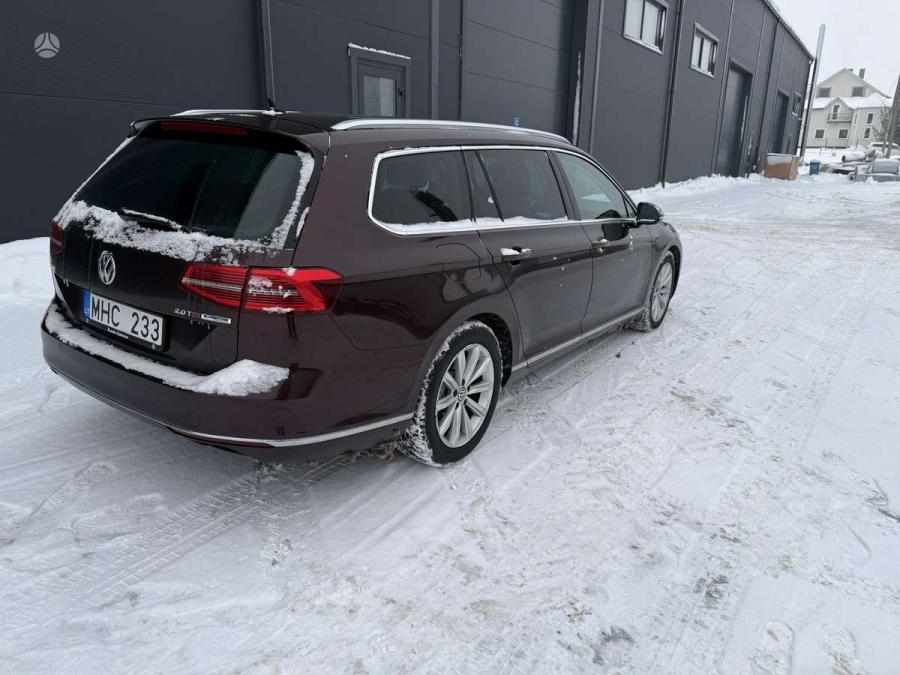 Red Volkswagen Passat 2017 in Vilnius, with an engine capacity of 1.97 L and mileage of 278 thousand km for 11800 €, photo 3 on AUTOMOTO.COM.LV