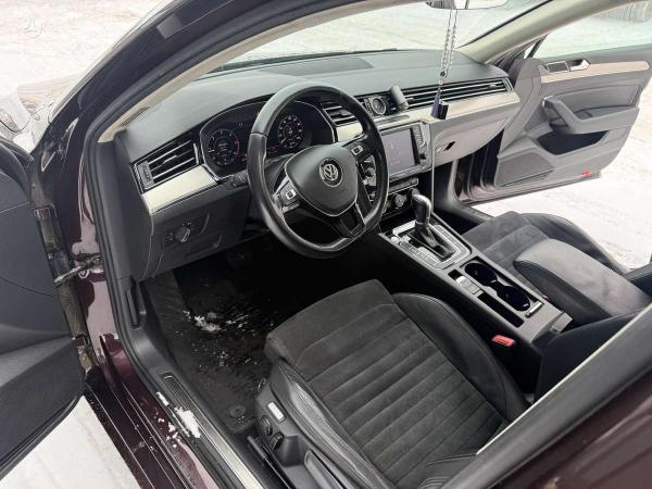 Sarkans Volkswagen Passat 2017 Viļņa, ar dzinēja tilpumu 1.97 L un nobraukumu 278 tūkst. km par 11800 €, foto 8 vietnē AUTOMOTO.COM.LV