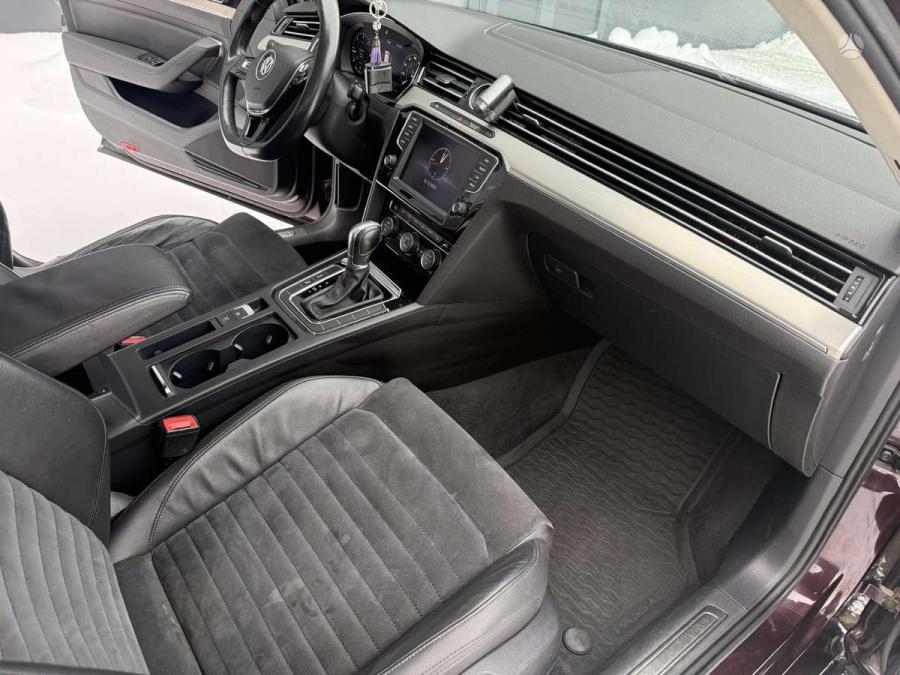 Red Volkswagen Passat 2017 in Vilnius, with an engine capacity of 1.97 L and mileage of 278 thousand km for 11800 €, photo 12 on AUTOMOTO.COM.LV