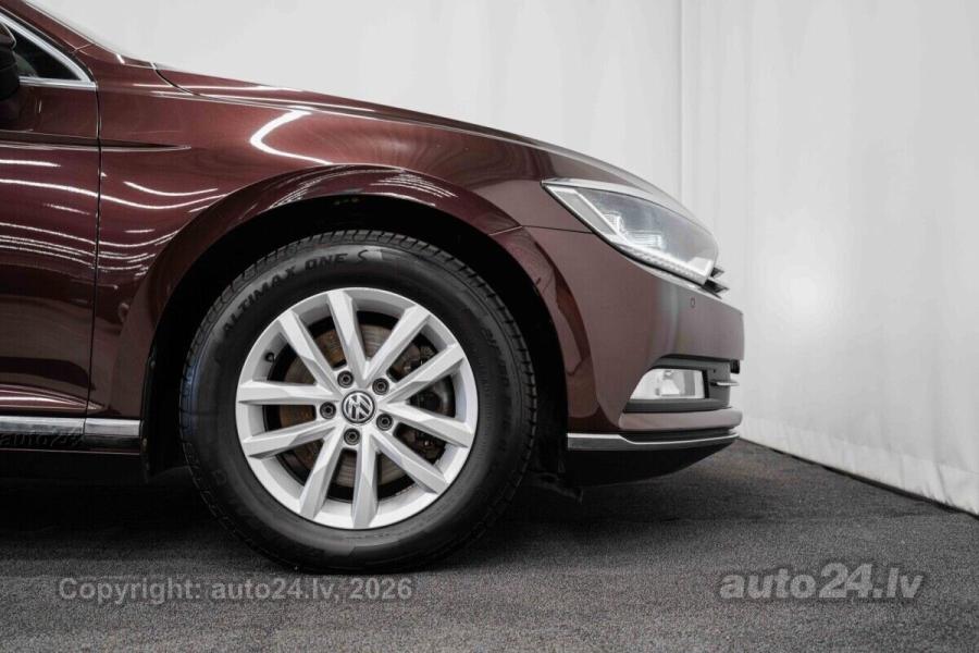 Sarkans Volkswagen Passat 2017 Tallina, ar dzinēja tilpumu 2.00 L un nobraukumu 164 tūkst. km par 13500 €, foto 17 vietnē AUTOMOTO.COM.LV