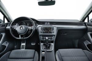 Red Volkswagen Passat 2017 in Riga, with an engine capacity of 2.00 L and mileage of 256 thousand km for 11800 €, photo 28 on AUTOMOTO.COM.LV