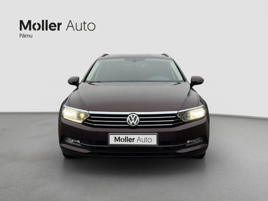 Red Volkswagen Passat 2018 in Parnu, with an engine capacity of 2.00 L and mileage of 171 thousand km for 12900 €, photo 3 on AUTOMOTO.COM.LV