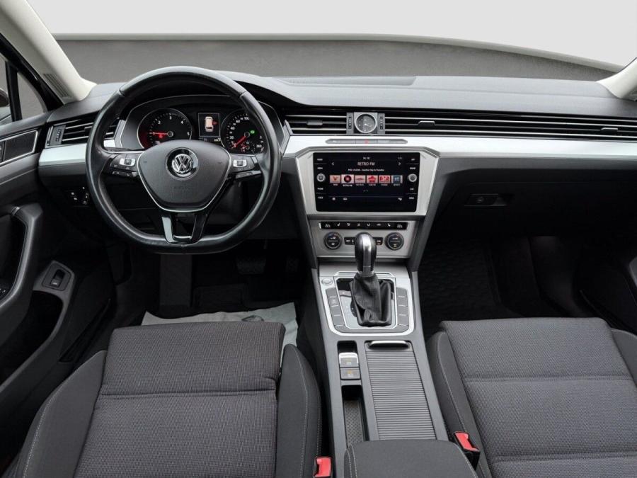 Red Volkswagen Passat 2018 in Parnu, with an engine capacity of 2.00 L and mileage of 171 thousand km for 12900 €, photo 6 on AUTOMOTO.COM.LV